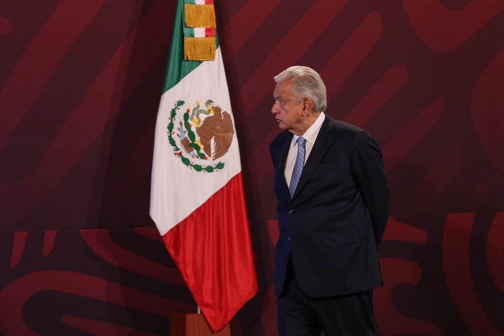 Economic growth slows, AMLO denies cartel connection, journalists' data ...