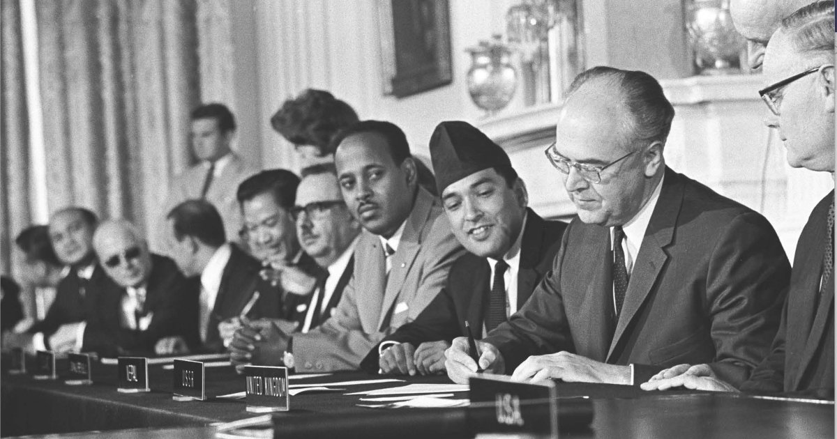 Re-writing the Constitutional History of the Nuclear Non-Proliferation ...