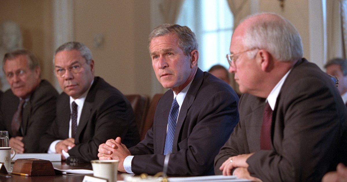 Confronting Saddam Hussein: Invasion of Iraq a tale of "fear, power ...