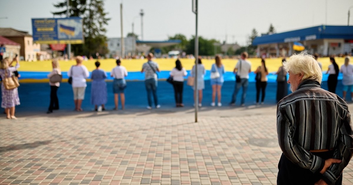 Generational Divides in Wartime Ukraine: Differentiating from Russia ...